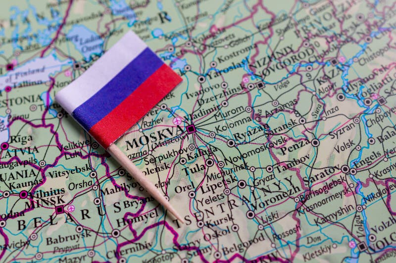 Drapeau De La Russie Closeup Sur La Carte. Capitale Moscou. Closeup De ...
