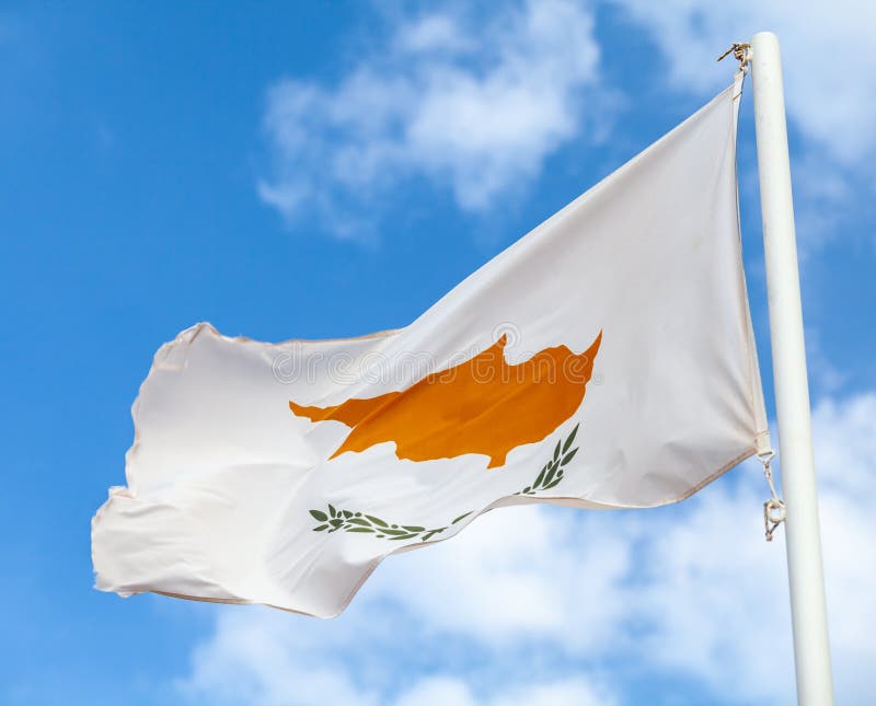 Drapeau National De La Chypre Ondulant Sur Le Vent Image stock - Image ...