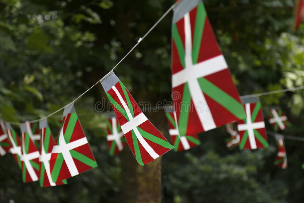 Drapeaux de pays Basques photo stock. Image du indicateur - 63287150