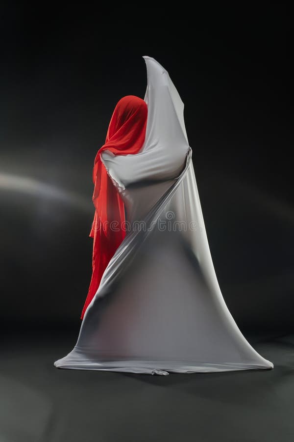 Draping Fabric Reveals Movement and Contrast in Bold Design Expression ...