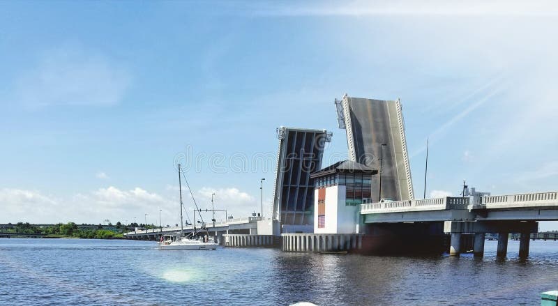 Drawbridge in New Bern editorial photo. Image of drawbridge - 96586541