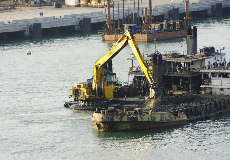 Dredger and spoil barge editorial photo. Image of spoil - 90955121