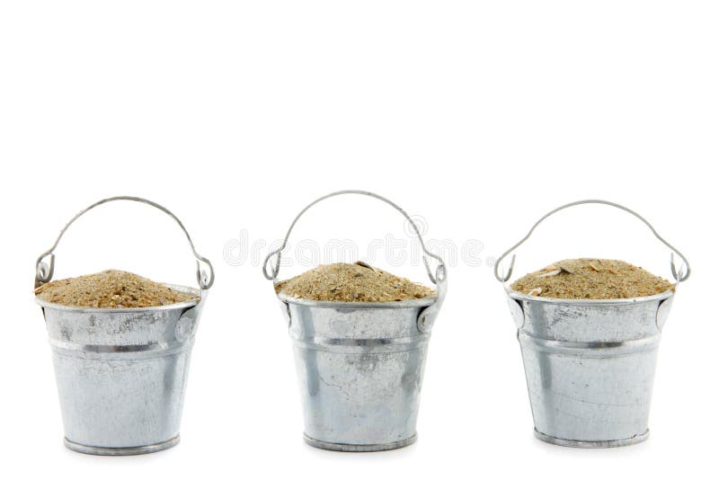 Drei Eimer Gefüllt Mit Sand Stockbild - Bild von getrennt, wannen: 33797393