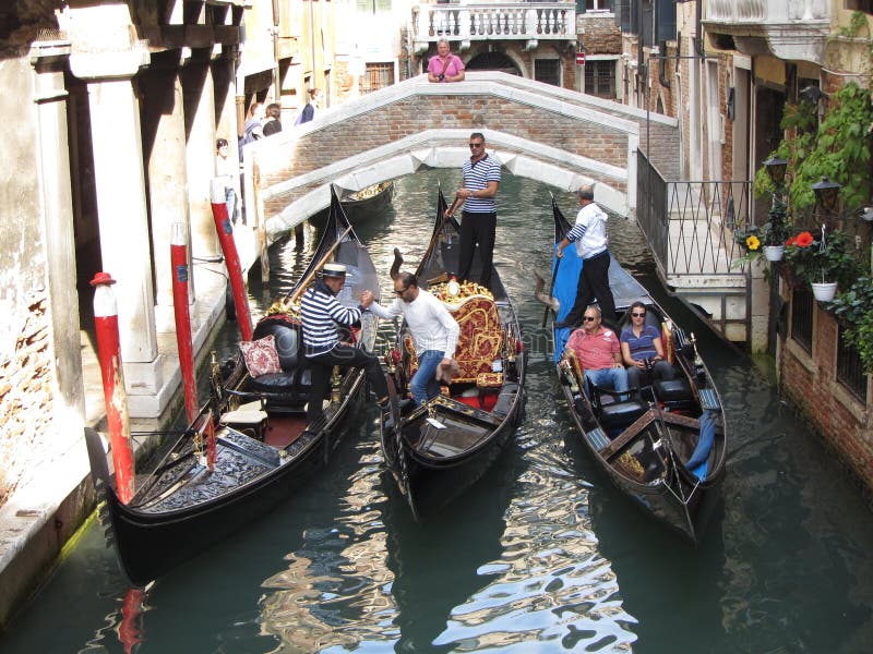Gondeln in Venedig stockbild. Bild von architektur, stadt - 14926449