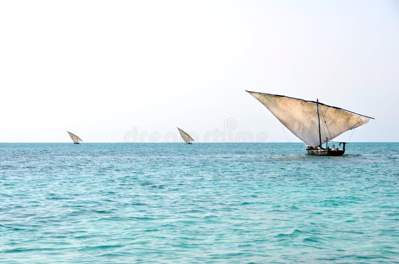 Drei Traditionelles Fischerboot-Segeln Stockbild - Bild von feiertag ...