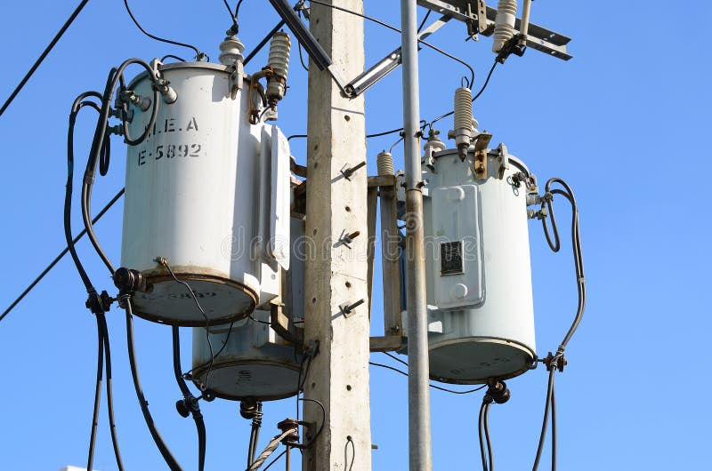 Drei Transformatoren stockbild. Bild von zeile, metall - 28666241