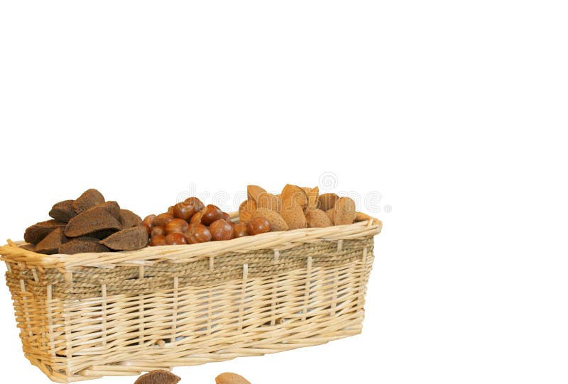 Dreifacher Korb mit Nüssen stockbild. Bild von drei, getrennt - 17216263