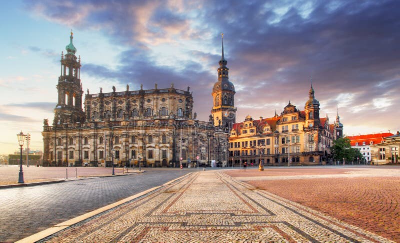 Castello O Royal Palace Di Dresda Di Notte, La Sassonia, Germania ...