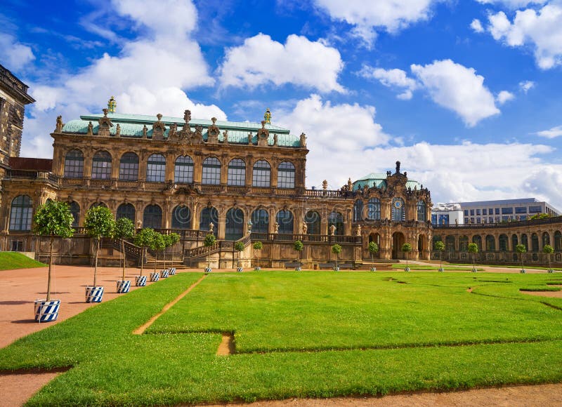 Dresda Zwinger in Sassonia Germania Immagine Stock - Immagine di ...