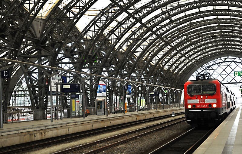Dresden Hauptbahnhof - Train Platform Editorial Photography - Image of ...