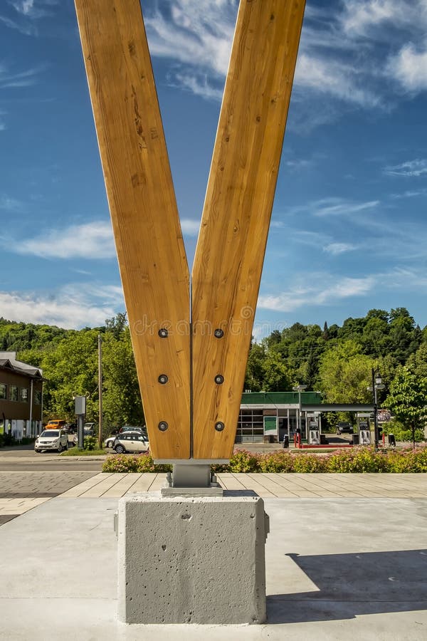 Drewniany filar obraz stock. Obraz złożonej z ojcowizna - 76242469