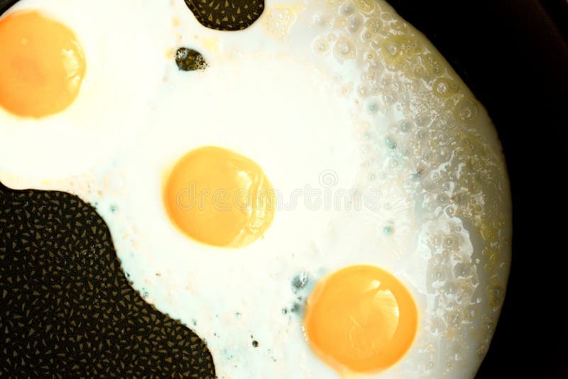 Drie dooier stock afbeelding. Image of dineren, eieren - 188965769