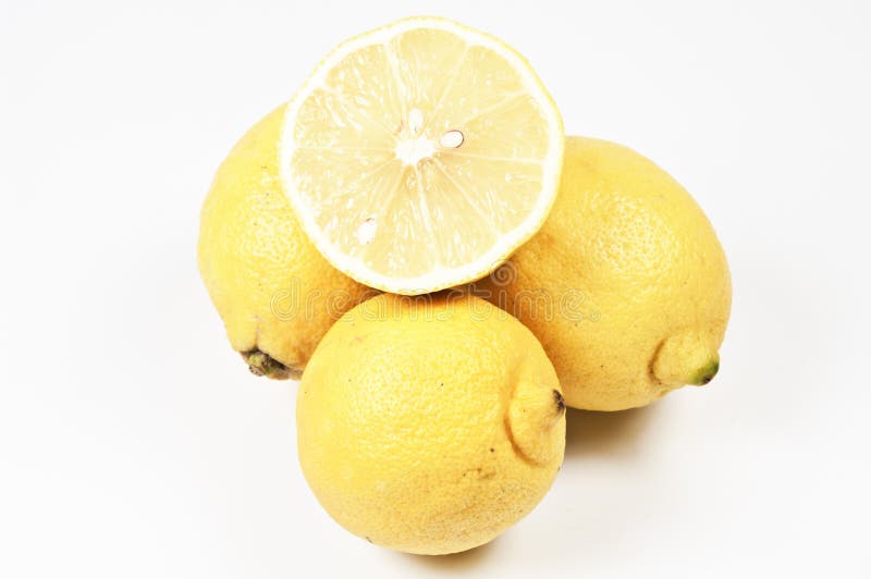 Drie en een half citroenen stock afbeelding. Image of gezond - 17795331