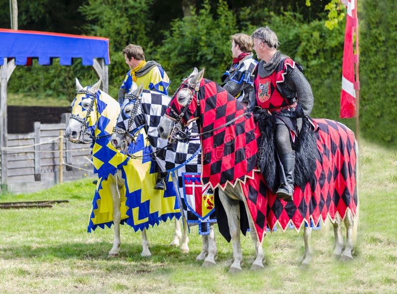 Drie Tudor Knights Op Paarden Redactionele Stock Afbeelding - Image of ...
