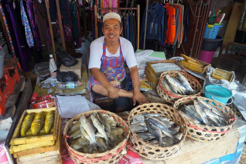 Dried fish editorial image. Image of shopkeeper, food - 62936805