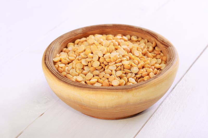 Dried yellow peas in bowl stock image. Image of ingredient - 37856325