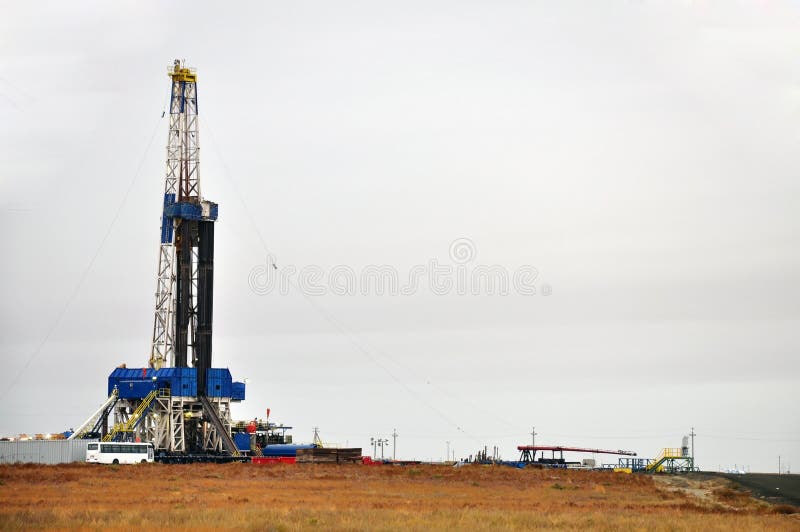 The onshore drilling rig stock photo. Image of field - 178516042