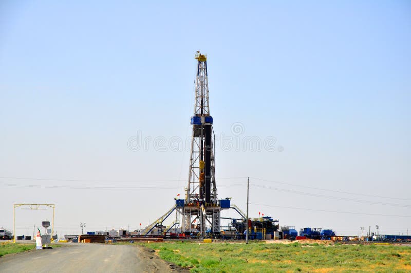 The onshore drilling rig stock photo. Image of heavy - 178515822