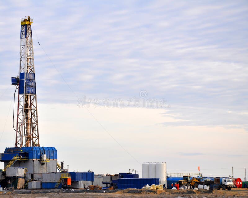 The onshore drilling rig stock photo. Image of heavy - 178515876