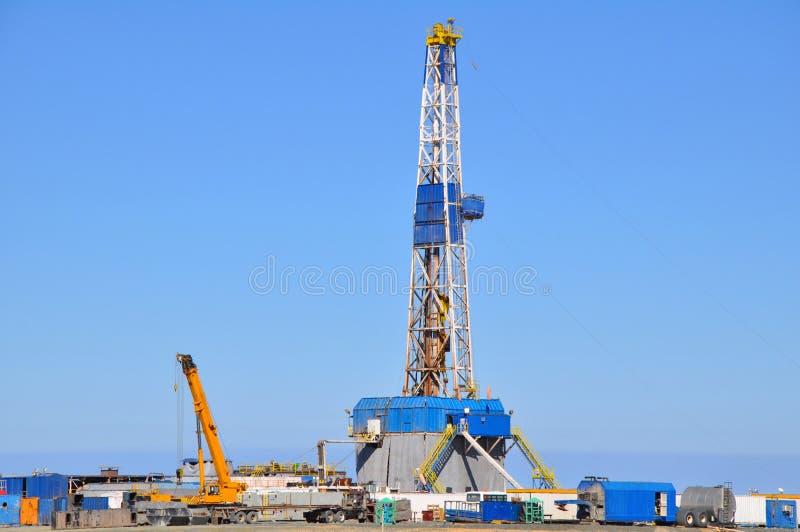 The onshore drilling rig stock image. Image of oilfield - 178515929