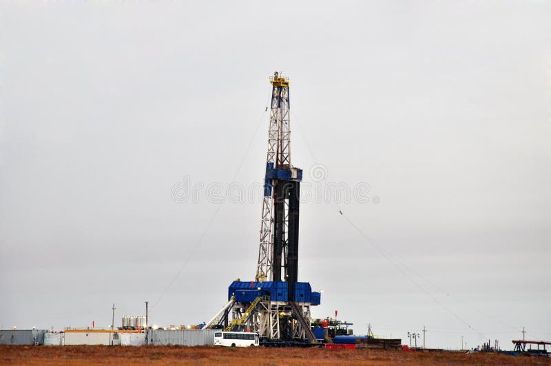 The onshore drilling rig stock photo. Image of field - 178515972