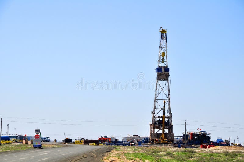 The onshore drilling rig stock image. Image of oilfield - 178516035
