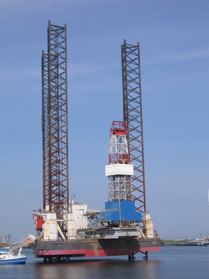 Oil platform offshore stock photo. Image of platform - 15948358