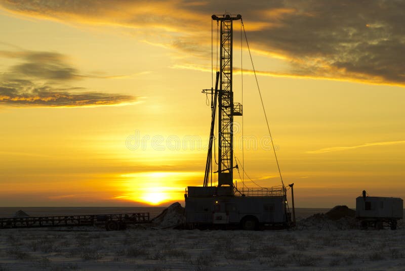 Natural Gas Drill in Farmland Stock Photo - Image of blue, fracturing ...