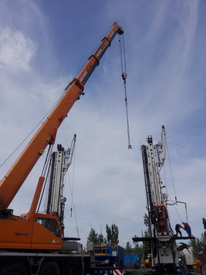 Drilling Rig, Crane and Offshore Platform, Bass Strait. Editorial Stock ...