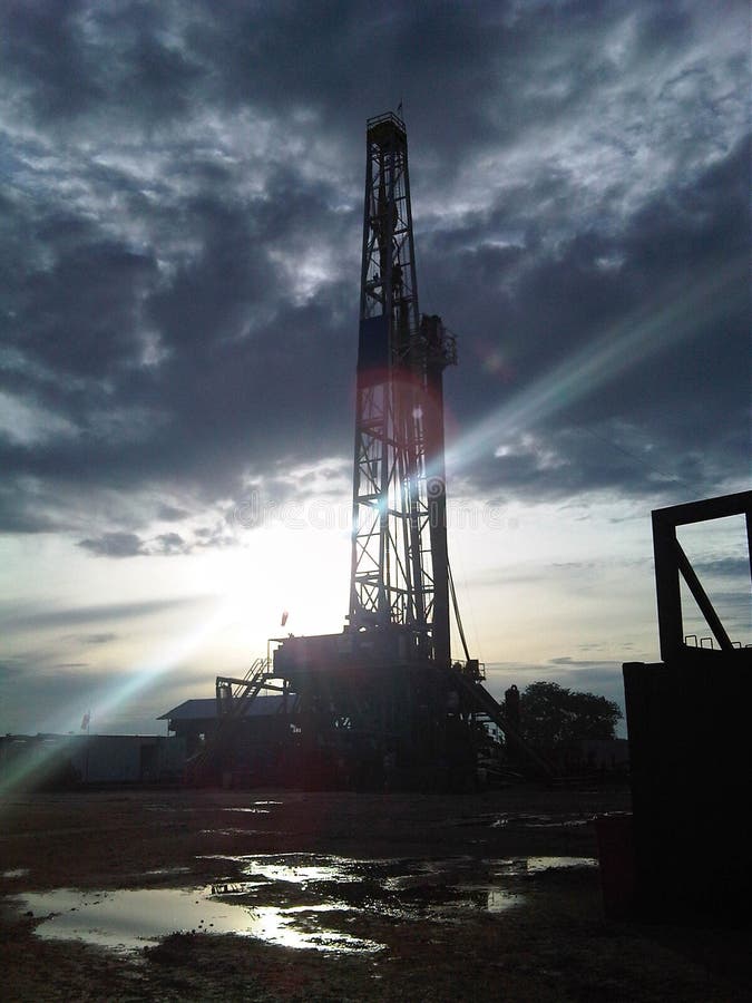 Drilling Rig, Job, Cloud ,weather Stock Image - Image of weather, cloud ...