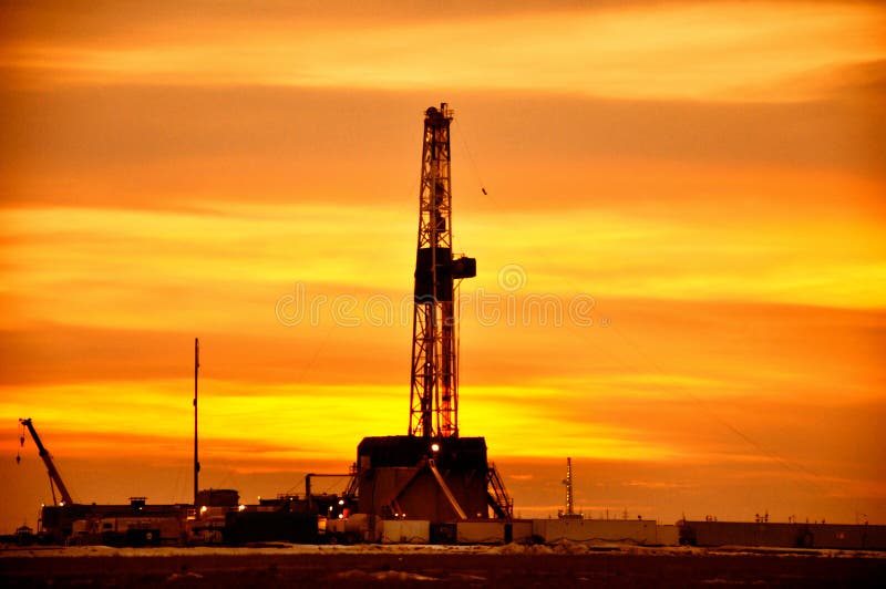 The Drilling Rig during Sunset Stock Photo - Image of tree, refinery ...