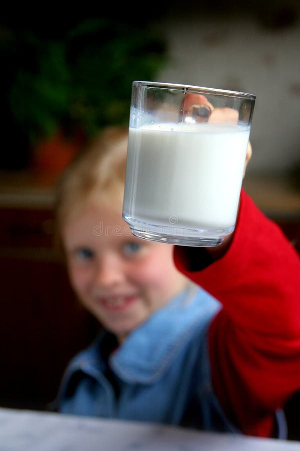 Drink melk! stock foto. Image of bedrijf, drank, kinderen - 876408