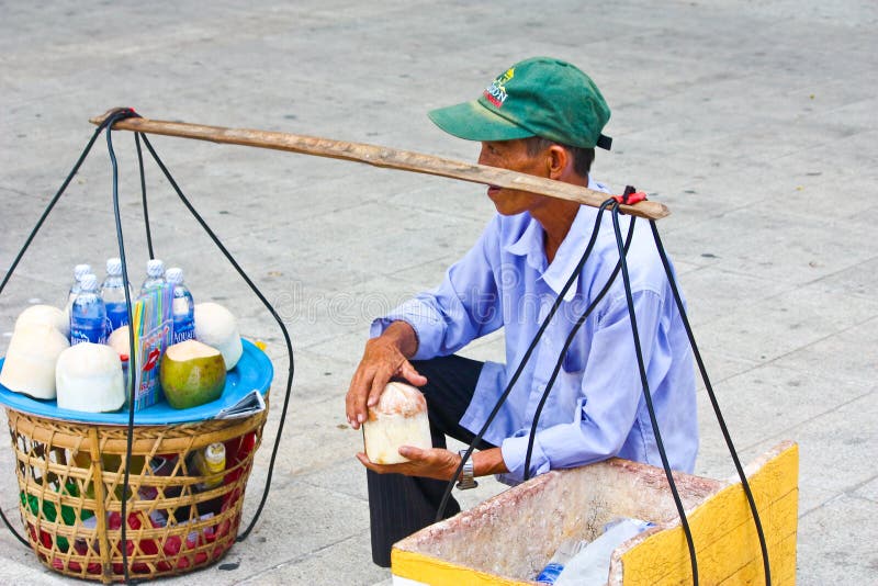 Drink seller editorial photography. Image of minh, entrepreneur - 16955702