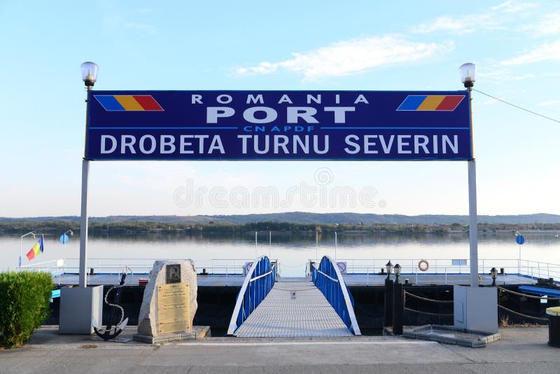Drobeta-Stadthafen redaktionelles stockbild. Bild von tourismus - 130493354