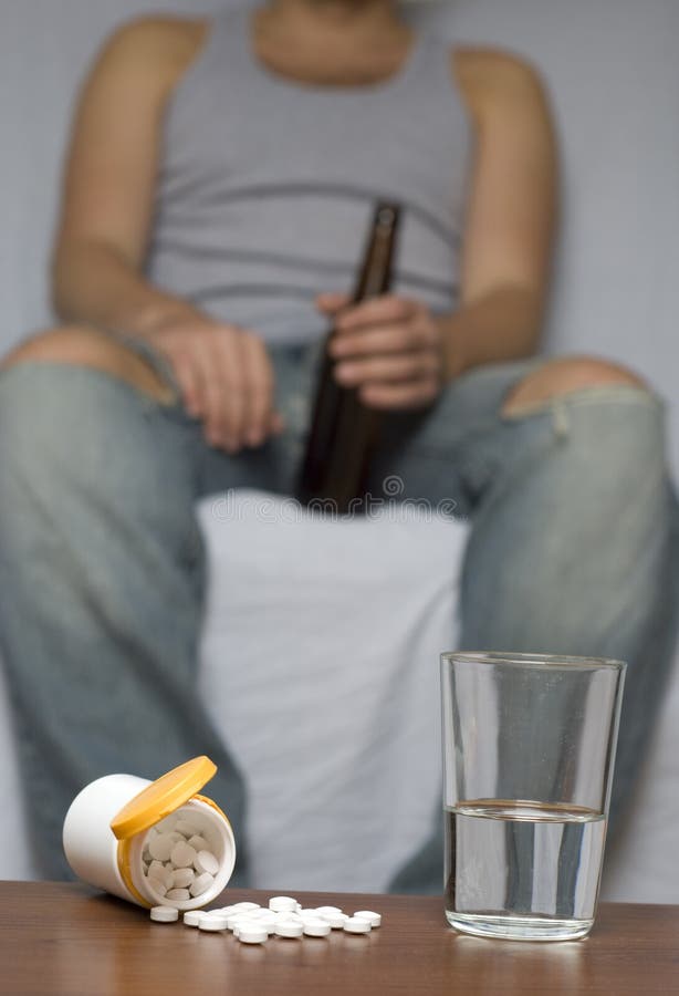 Drogue et abus d'alcool photo stock. Image du drogue - 27036206