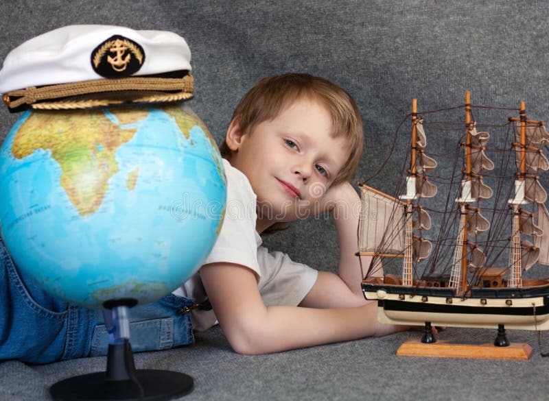 Dromend kind stock afbeelding. Image of comfortabel, droom - 14266101