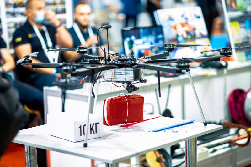 Drone Para Levantar Cargas De Hasta 10 Kilogramos Foto de archivo ...