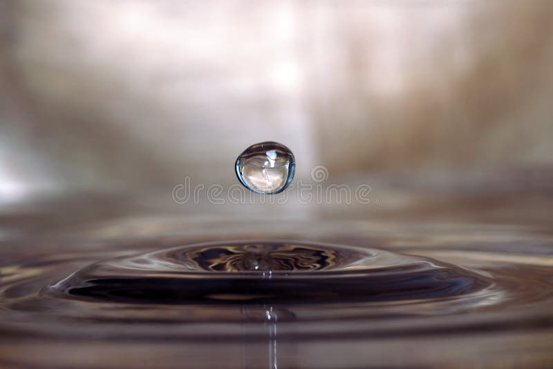 Droppe arkivfoto. Bild av textur, effekt, flytande, kallt - 296704