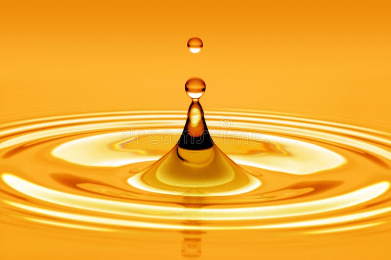 Droppe av vatten i blått fotografering för bildbyråer. Bild av nytt ...