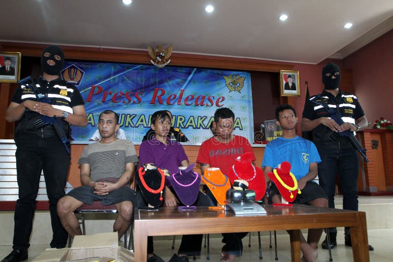 Drug smugglers editorial photography. Image of central - 69686367