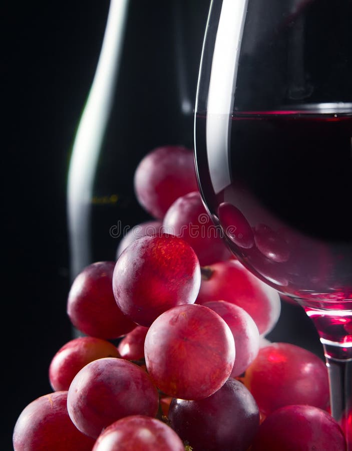 Rode druif stock foto. Image of niemand, buiten, rood - 15487850
