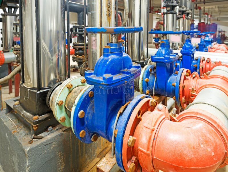 Drukpomp voor lopend water stock afbeelding. Image of metaal - 36109513