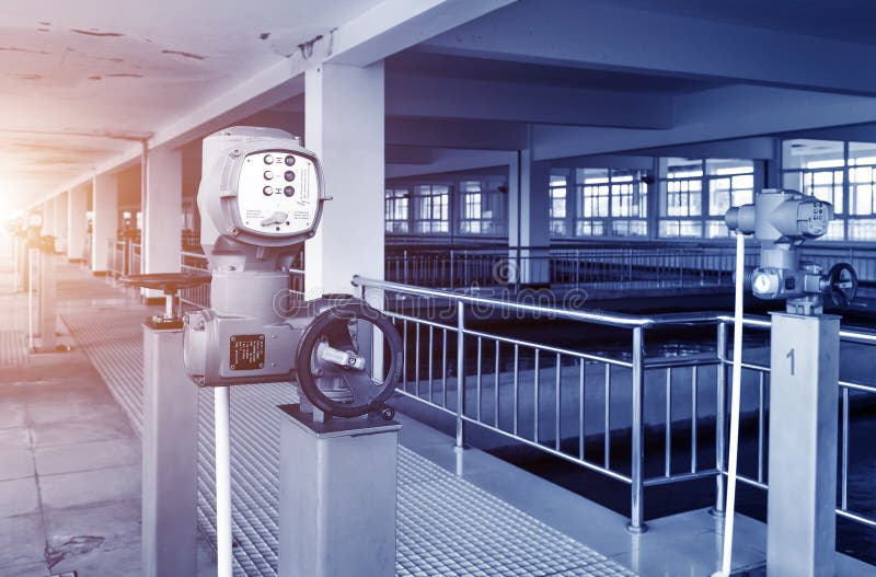 Drukpomp voor lopend water stock foto. Image of slang - 47570494