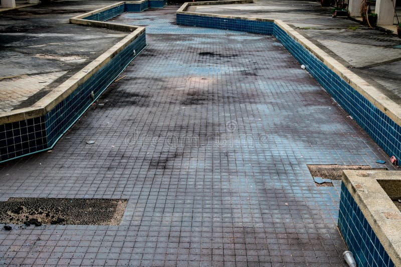 Dry Abandoned pool stock photo. Image of concrete, empty - 93114598