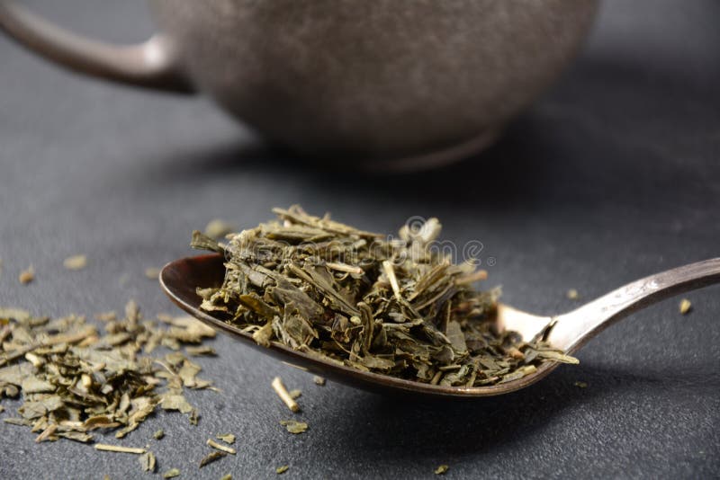 Dry Bancha Green Tea in a Spoon. Stock Photo - Image of chamomile ...