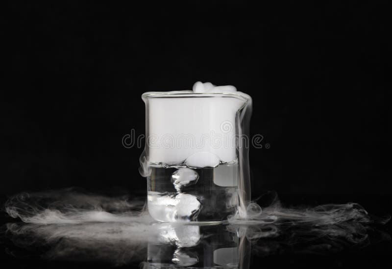 Dry Ice that Vapors in the Liquid Stock Image - Image of bubbles, light ...