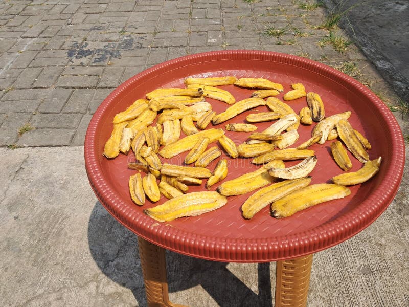 Drying Bananas To Make Chips Stock Photo - Image of plant, dish: 287350692