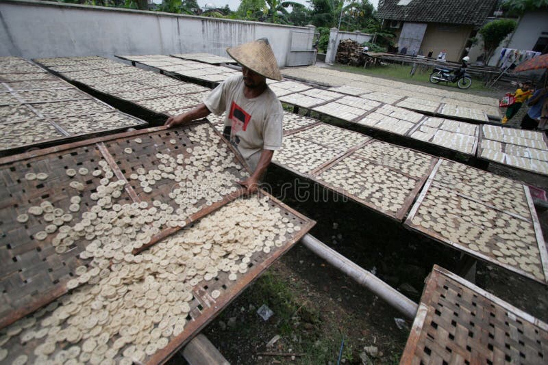 Drying crackers editorial photo. Image of beverages, active - 31137761