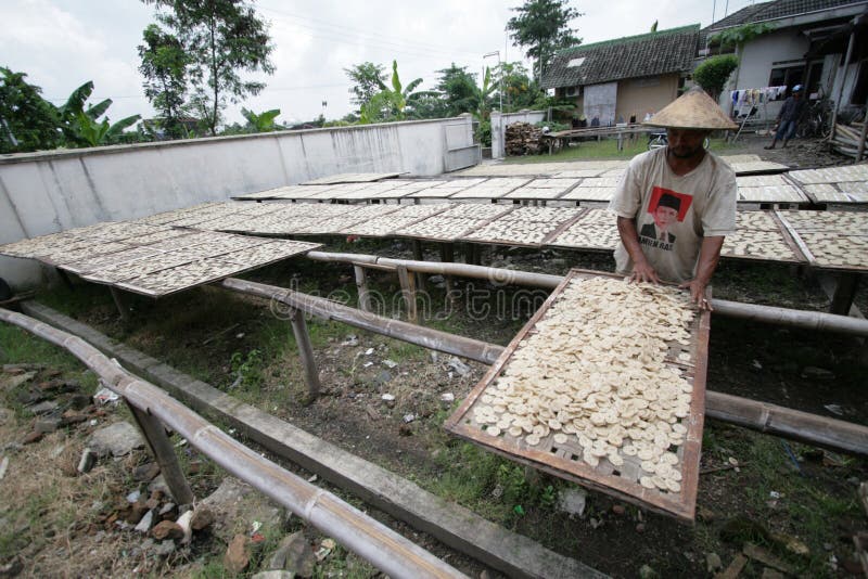 Drying crackers editorial image. Image of economic, crackers - 31140145