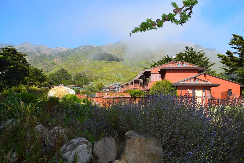 Ragged Point Inn & Resort Red Lodge Contrasts with Green Mountains ...